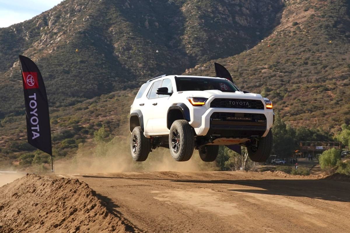 Seats removal (1st, 2nd, 3rd row) from 2025 4runner 6th gen - photos ...