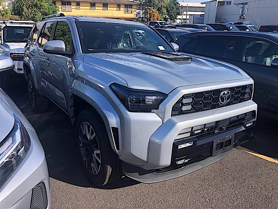 CUTTING EDGE (Silver) 2025+ 4Runner 6th Gen Thread | 2025 4Runner Forum ...