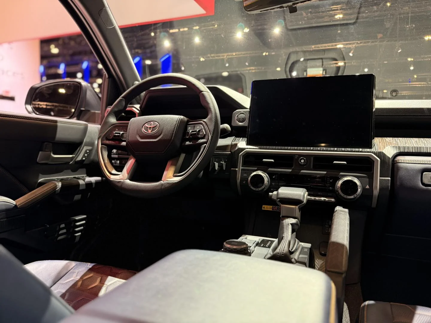 Platinum sighting: Underground / Dark Navy Platinum 2025 4Runner at ...