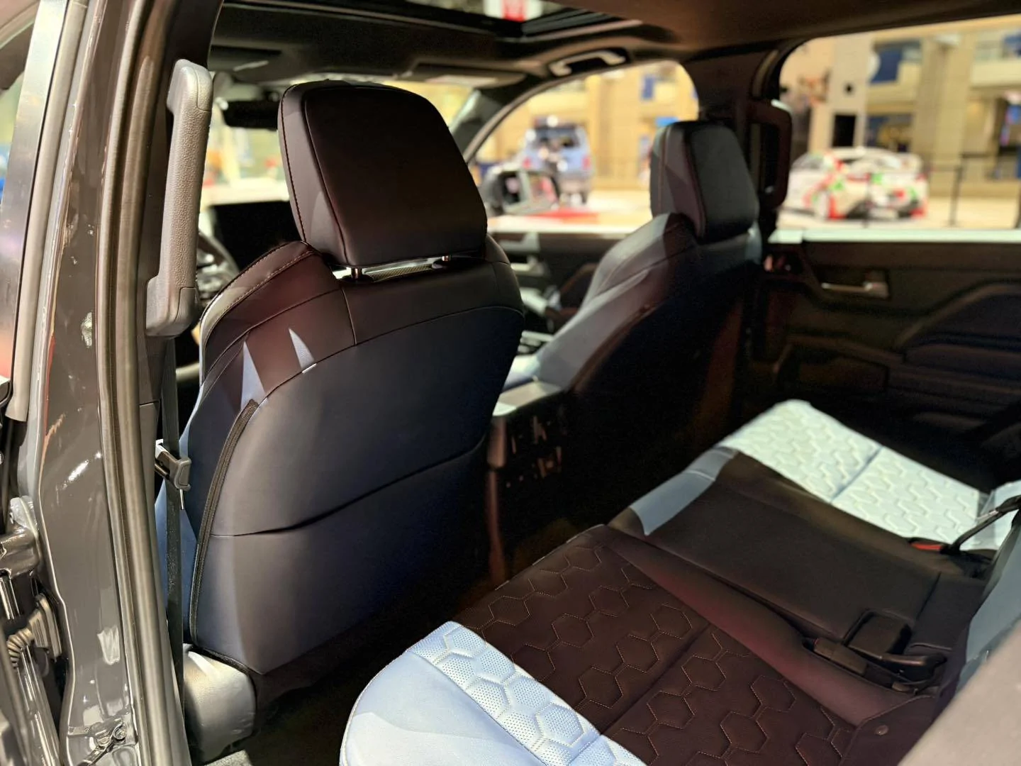 Platinum sighting: Underground / Dark Navy Platinum 2025 4Runner at ...