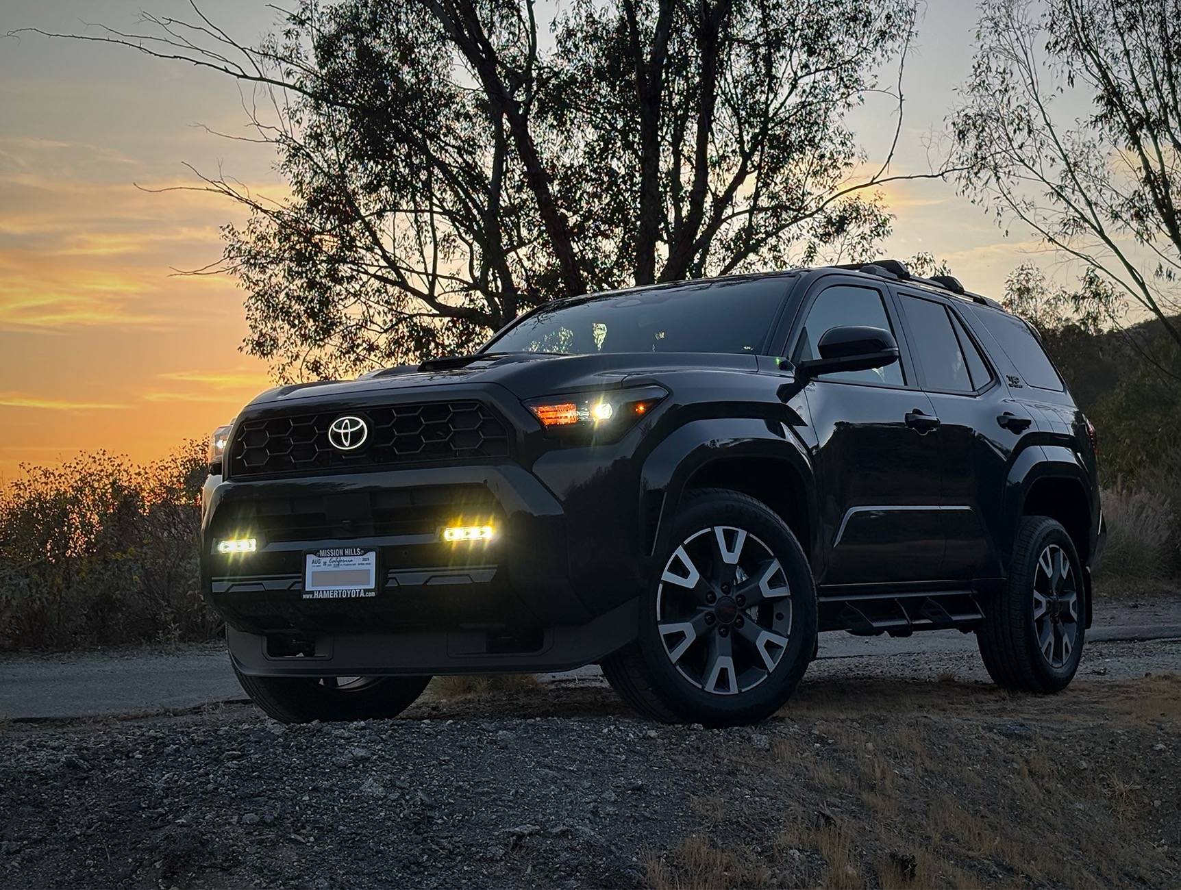 Illuminated Front Emblem - Dark Chrome Toyota Grille Logo (photos ...