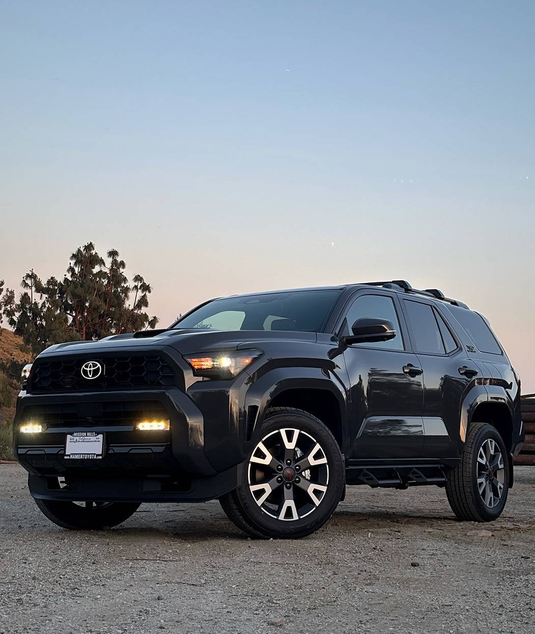 Illuminated Front Emblem - Dark Chrome Toyota Grille Logo (photos ...