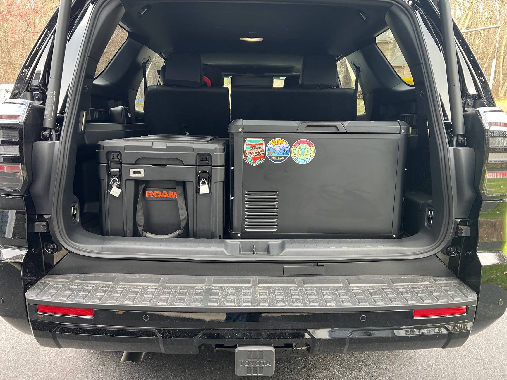 Fridge / Roam - ICECO 45l ProS sideways and Roam 86L case fit in cargo ...