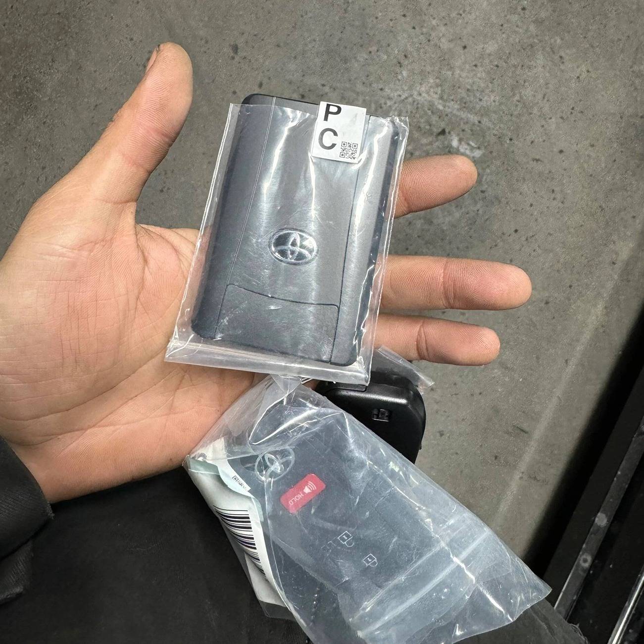 Key Fob / Slim Credit Card Key Fob - Photos | 2025 4Runner Forum (6th ...