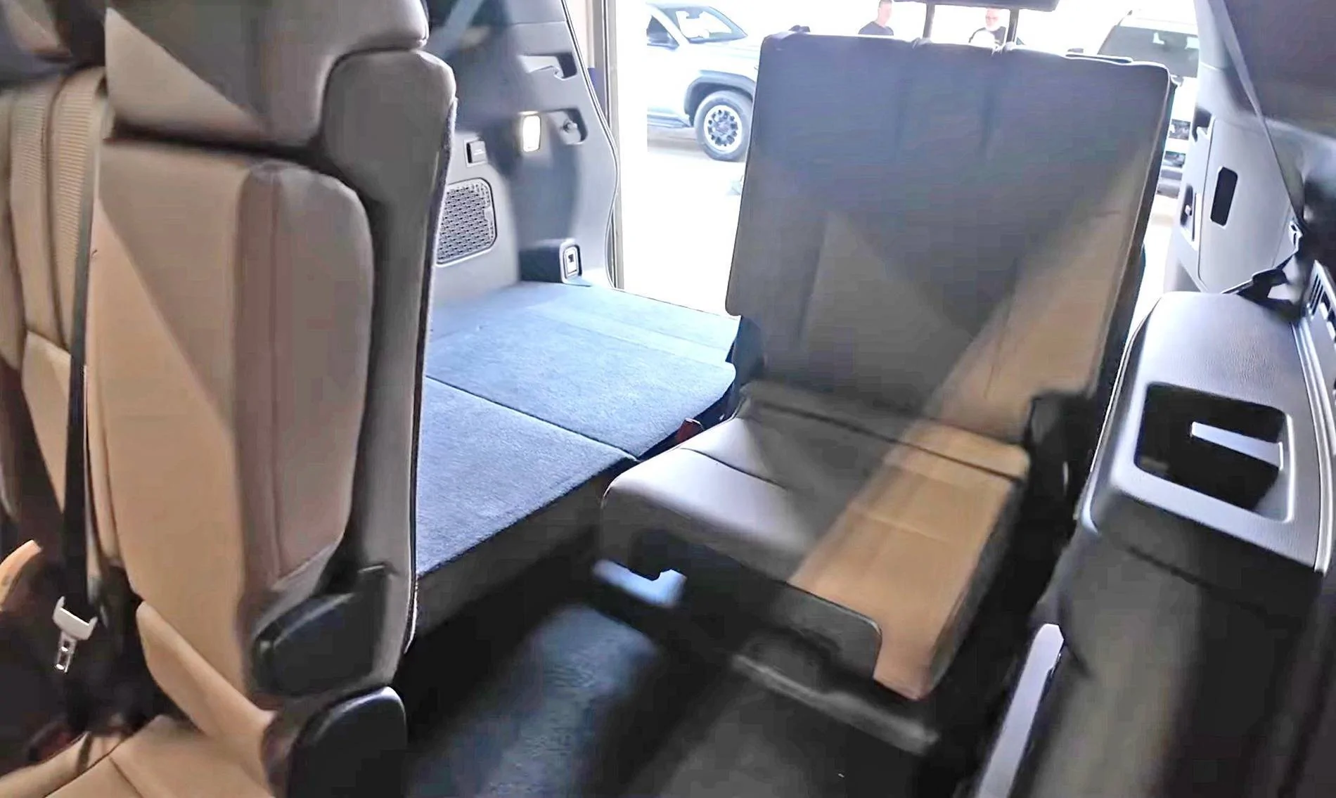 Portobello interior / seats (with third-row seating) in Limited Trim ...