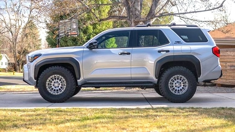 35's on stock 2025 4Runner 6th gen w/ no rub (with slight trimming ...