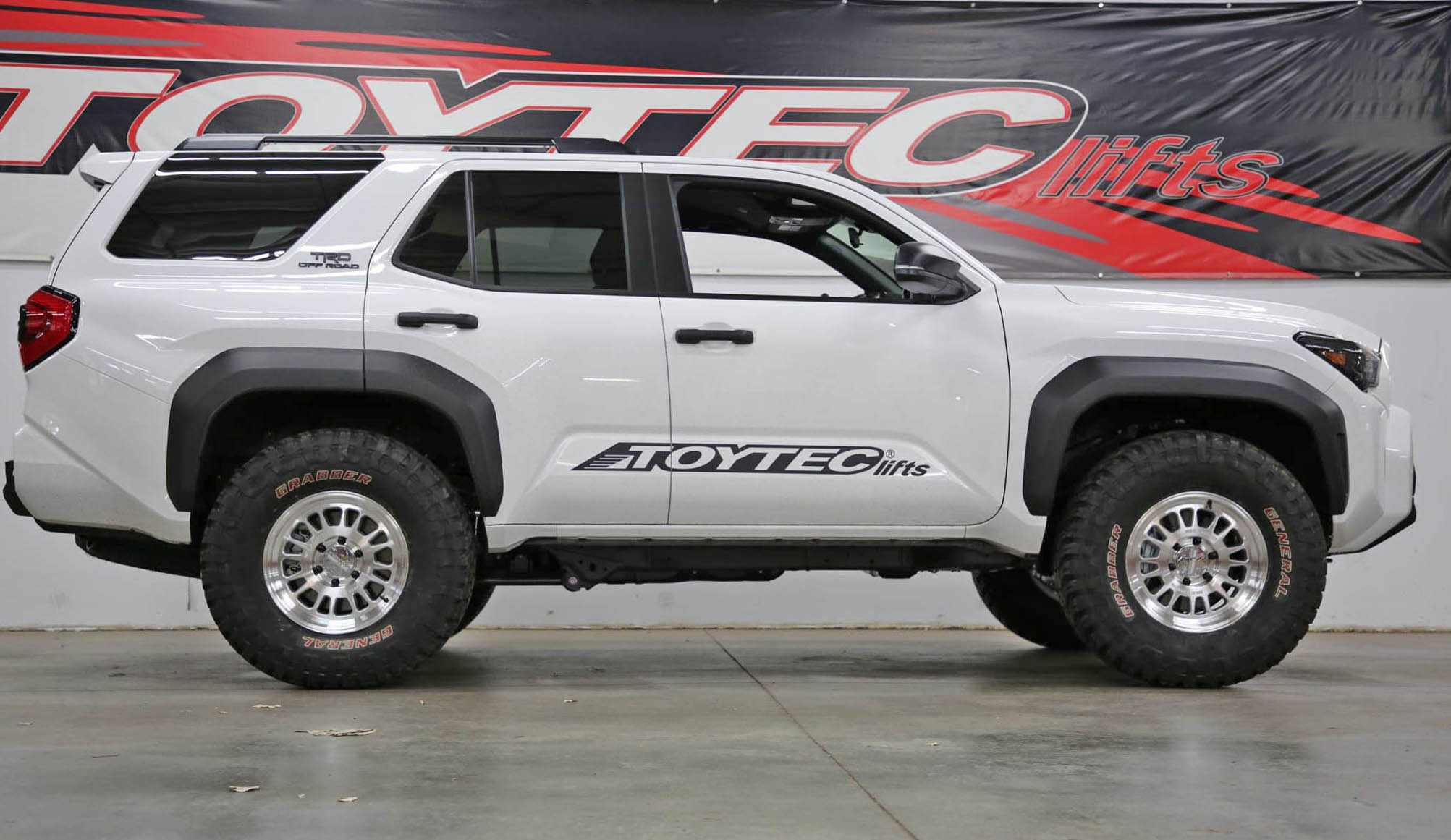 Toytec Spacer Lift Kit (2.5"), Method Wheels (703) +35 offset, General ...