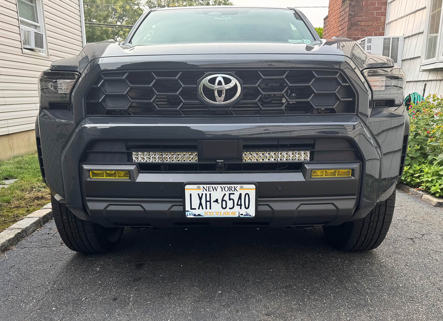 32" Lo Pro Grille LED Light Bar Kit from Cali Raised - Quick Install ...